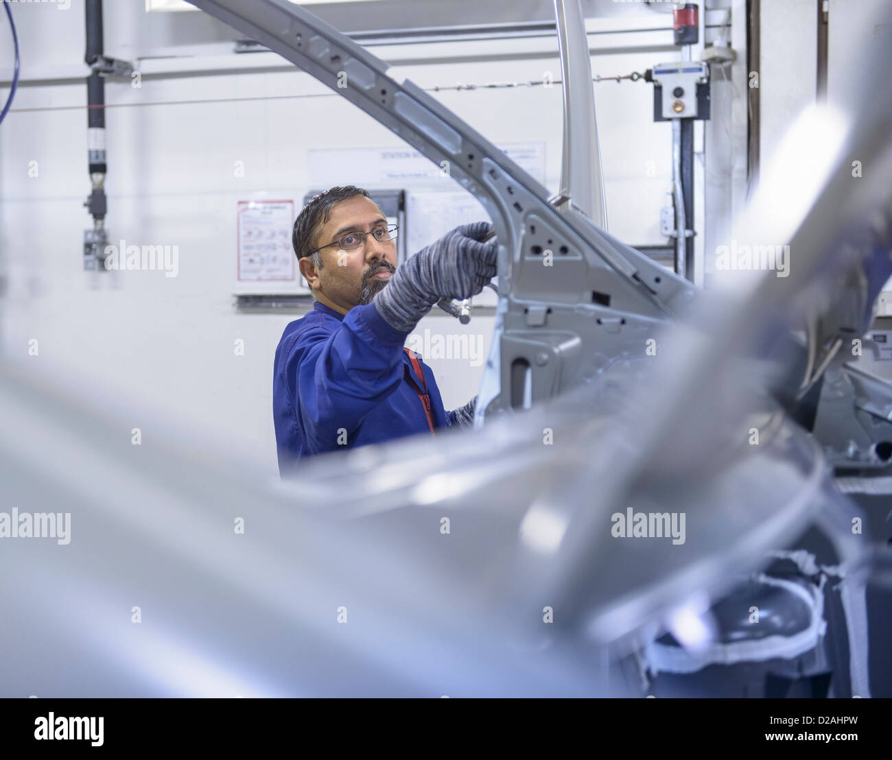 Applying sealant hi-res stock photography and images - Alamy