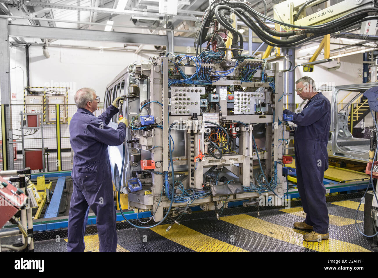 Auto factory workers hi-res stock photography and images - Alamy