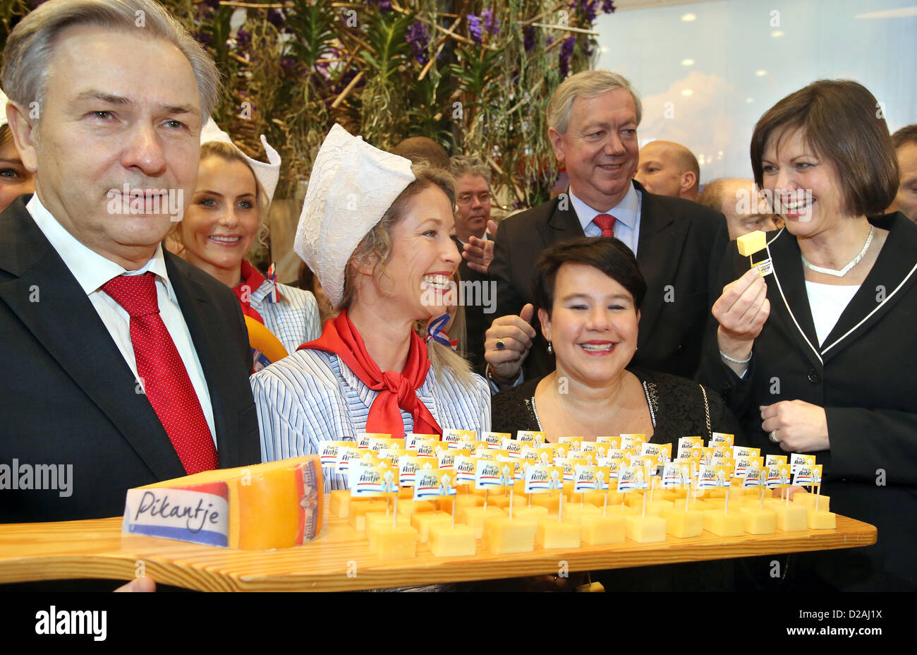 Mayor of Berlin Klaus Wowereit (SPD, L-R), 'Mrs Antje' Madeleen ...