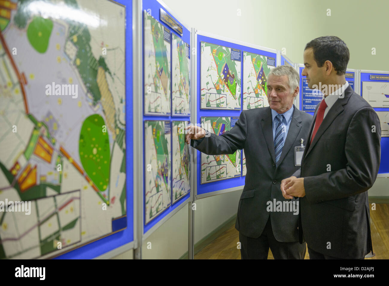 Town hall meeting people hi-res stock photography and images - Alamy