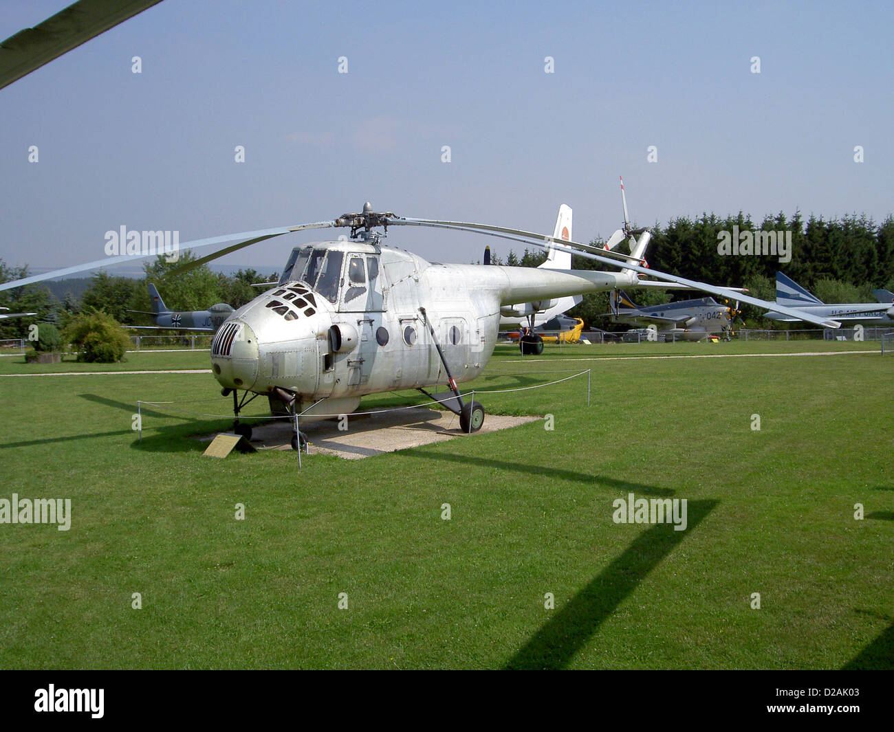 4 engine prop aircraft hi-res stock photography and images - Alamy