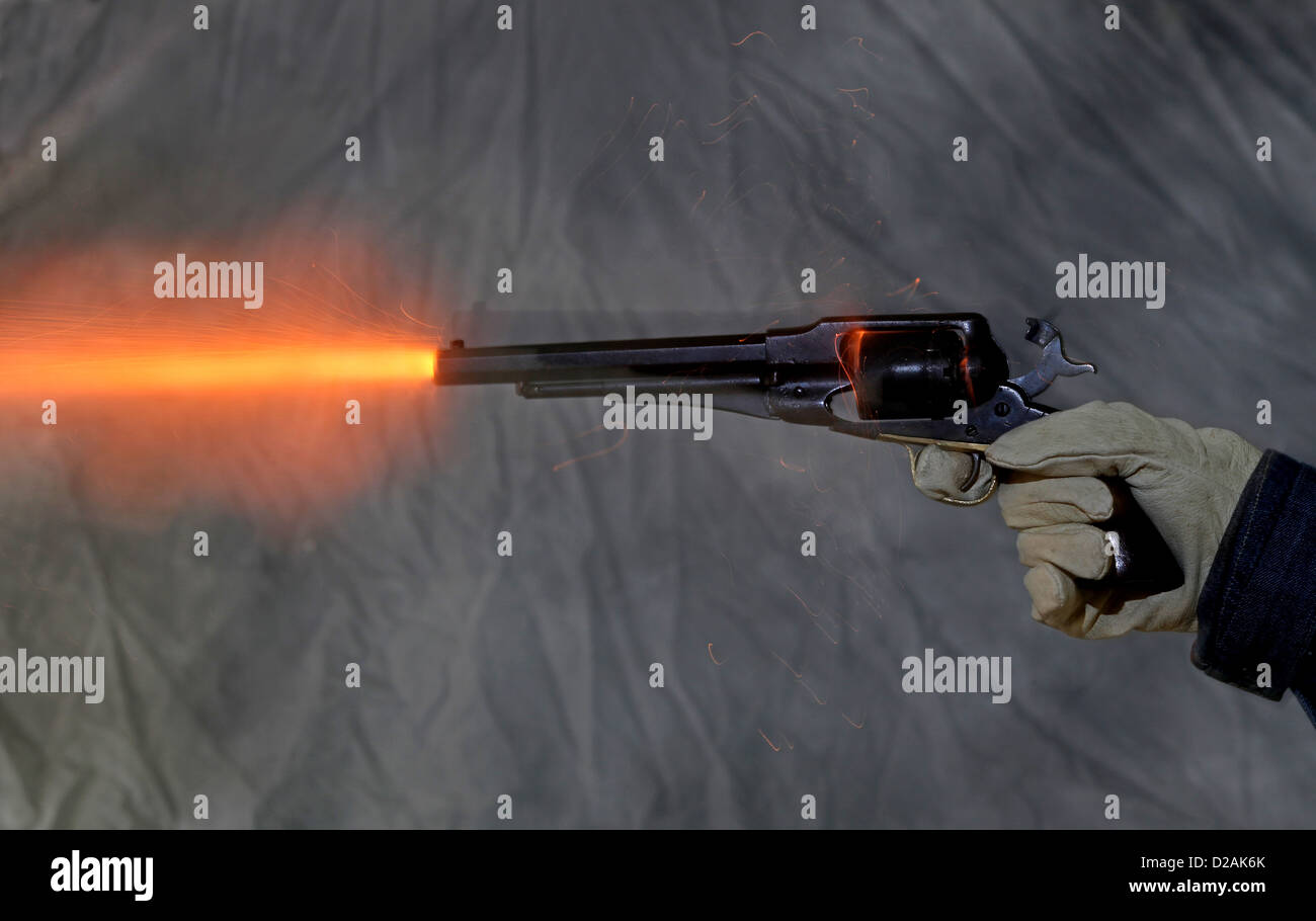 Muzzle flash hi-res stock photography and images - Alamy