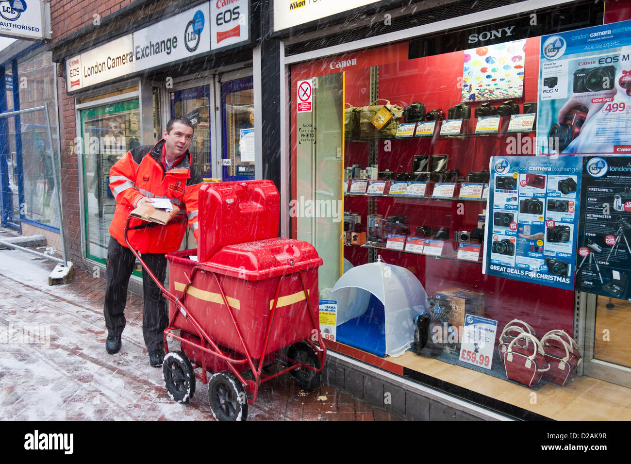 A Royal Mail postman continues his deliveries in heavy snow and icy ...