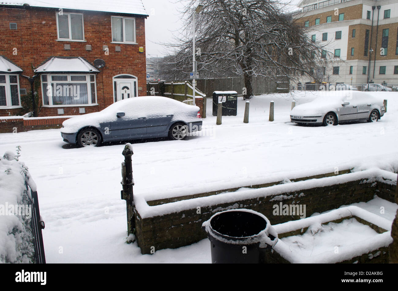 Snow on British terraced street Stock Photo - Alamy