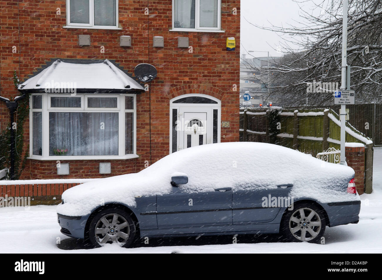 Snow on British terraced street Stock Photo - Alamy