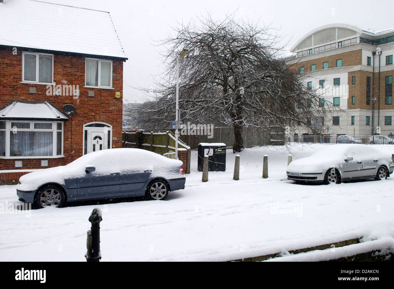 Snow on British terraced street Stock Photo - Alamy