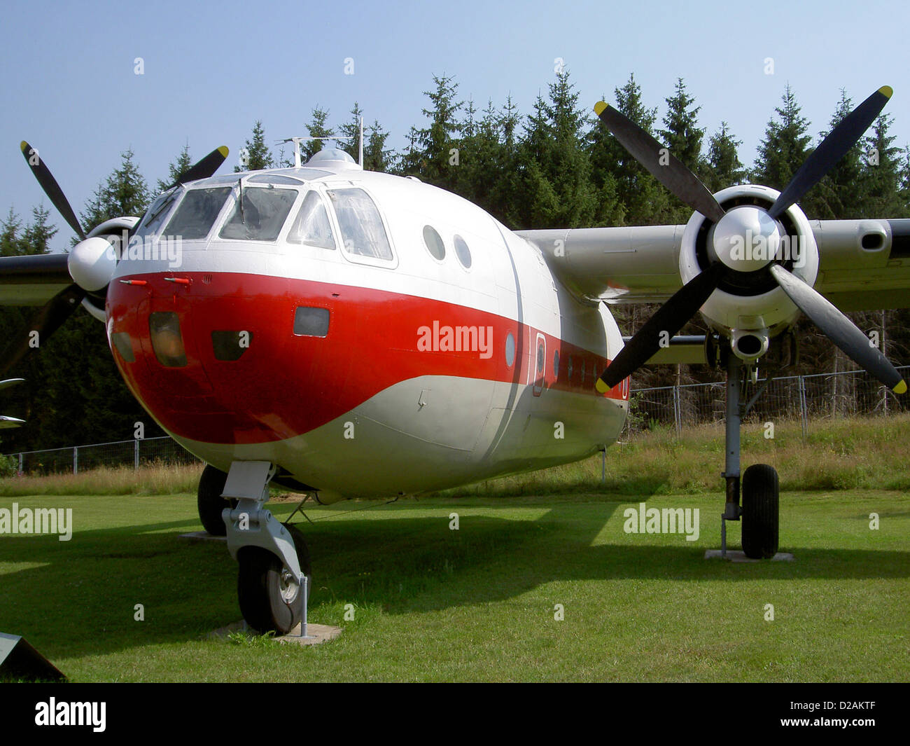 Cargo plane loading not passenger 1960s hi-res stock photography and ...