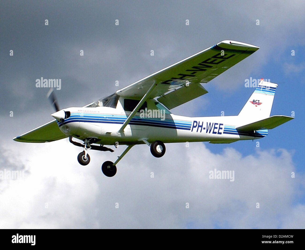 The Cessna 152 PH-WEE, a two-seat, single-engine light aircraft, is ...