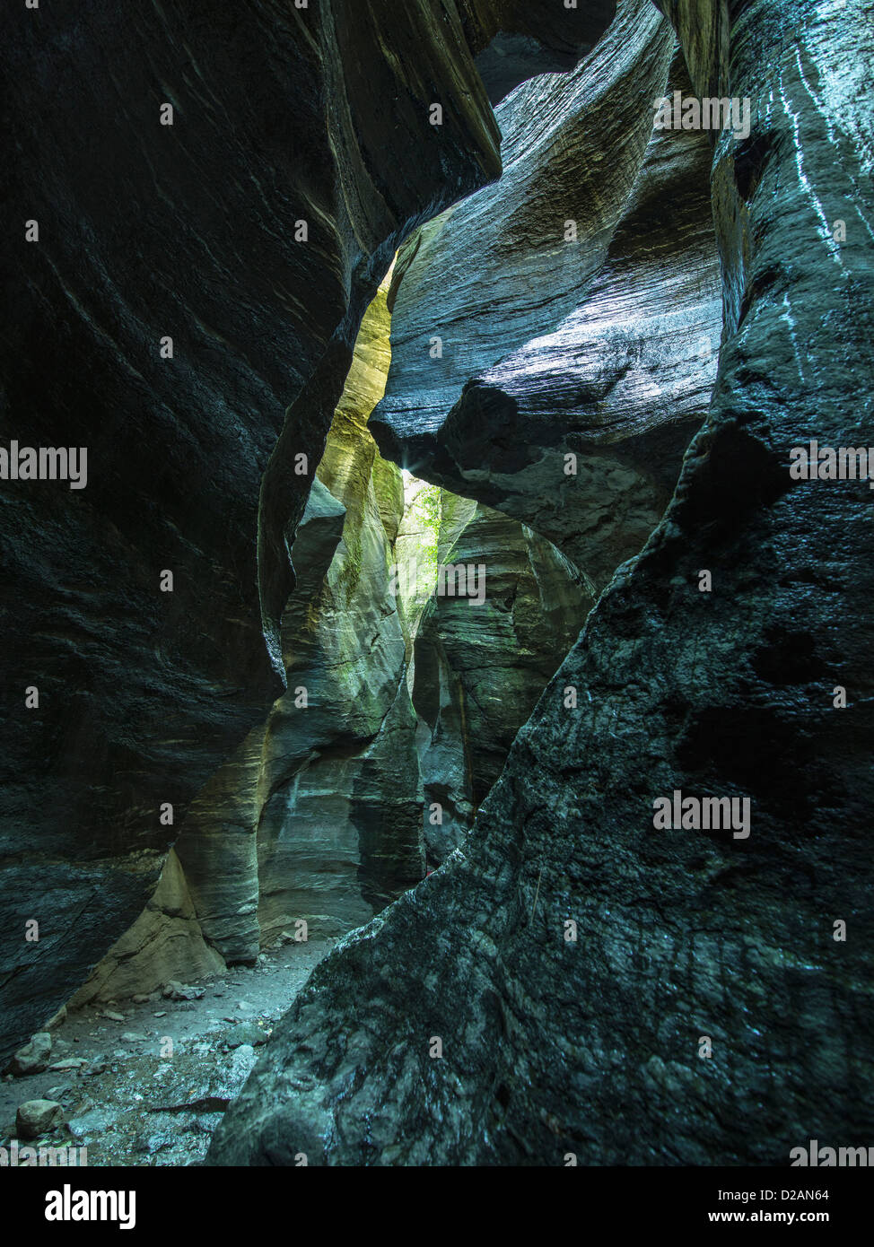 Crevice in rock formations Stock Photo - Alamy