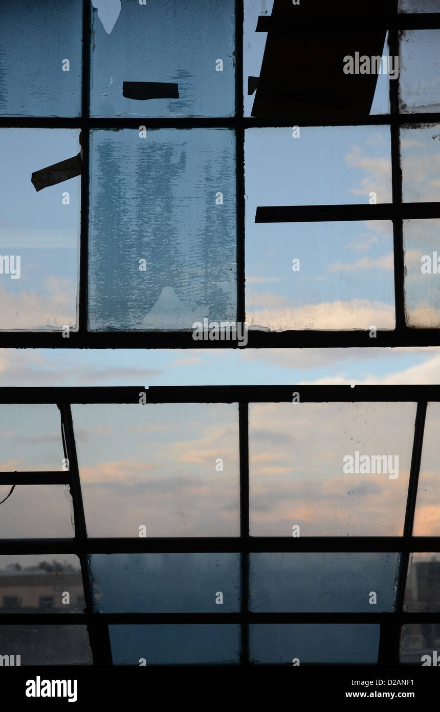 Open warehouse hi-res stock photography and images - Alamy