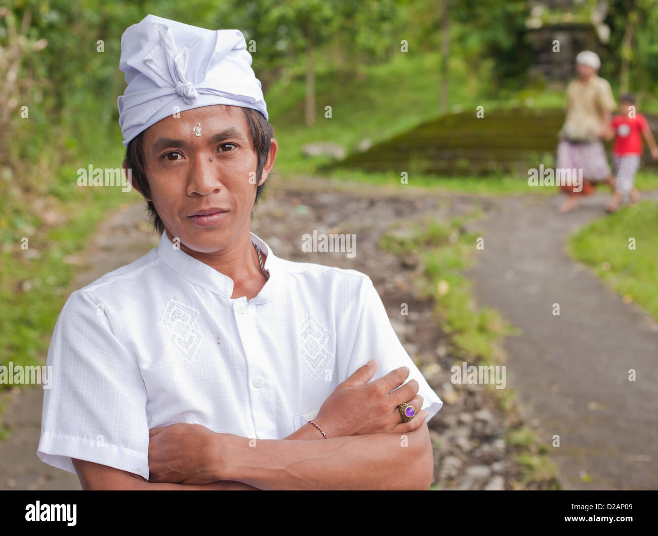 Man indonesian hindu hat hi-res stock photography and images - Alamy