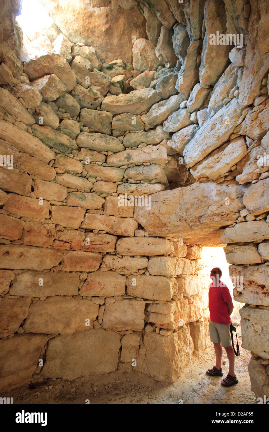 Minoan tholos tomb hi-res stock photography and images - Alamy
