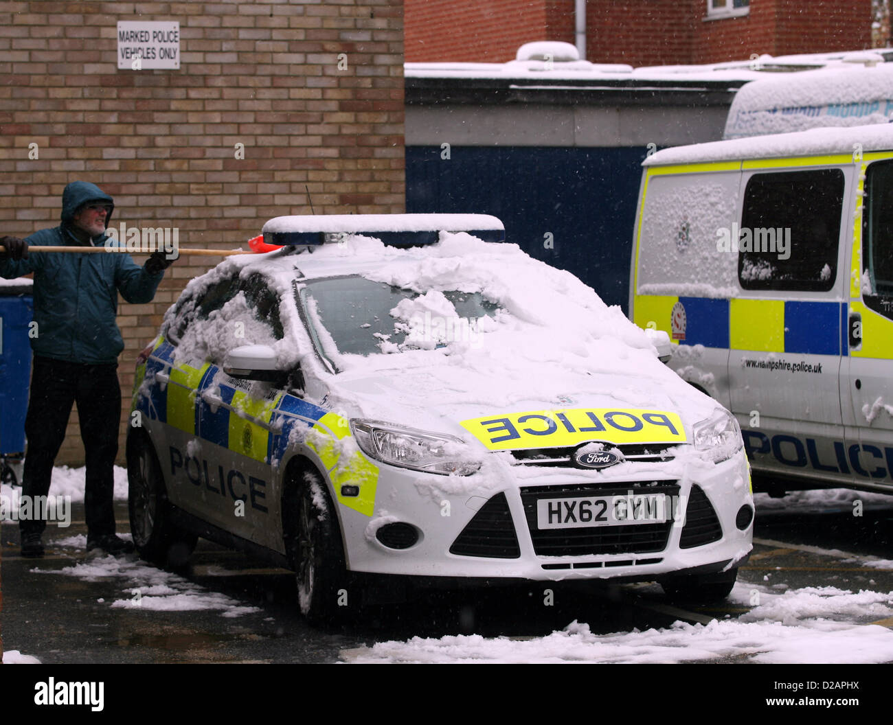 Rain police car hi-res stock photography and images - Alamy