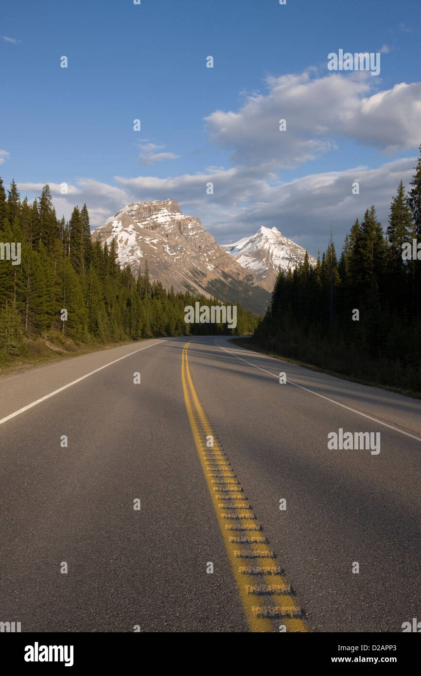 DOUBLE YELLOW LINES CENTER CURVED ROAD ICEFIELDS PARKWAY BANFF JASPER ...