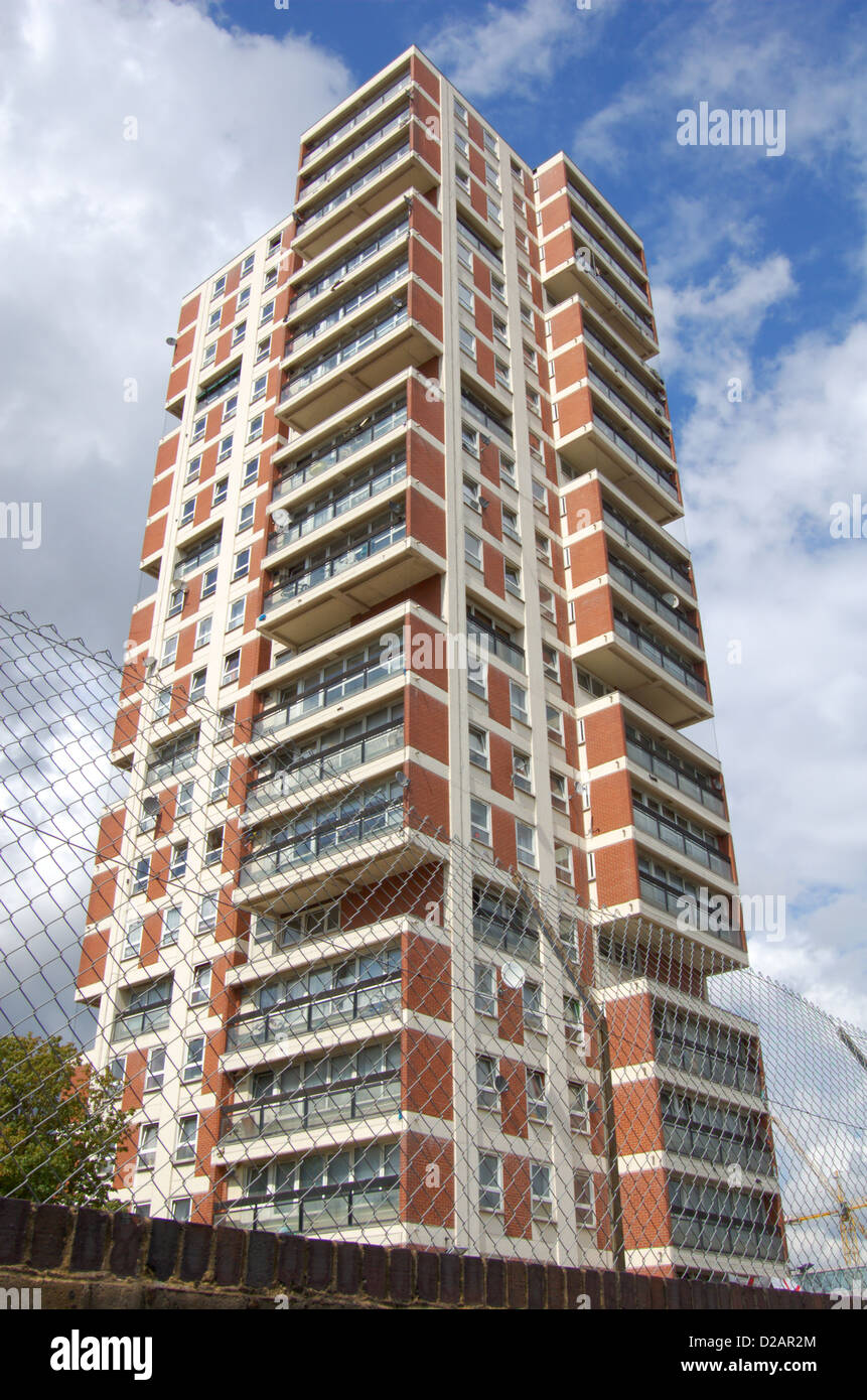 Tower block flats uk balcony hi-res stock photography and images - Alamy