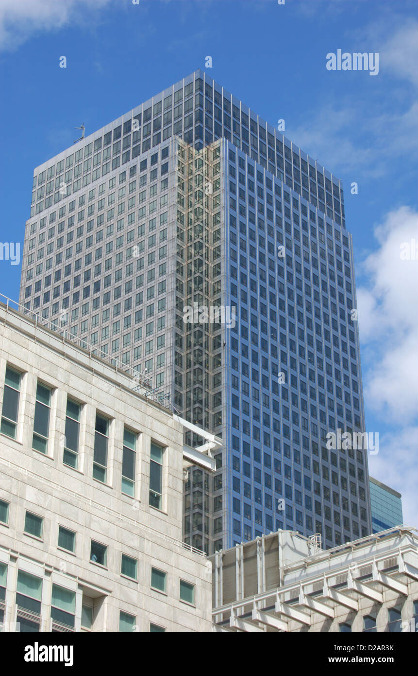 One Canada Square office tower at Canary Wharf in London, England Stock ...