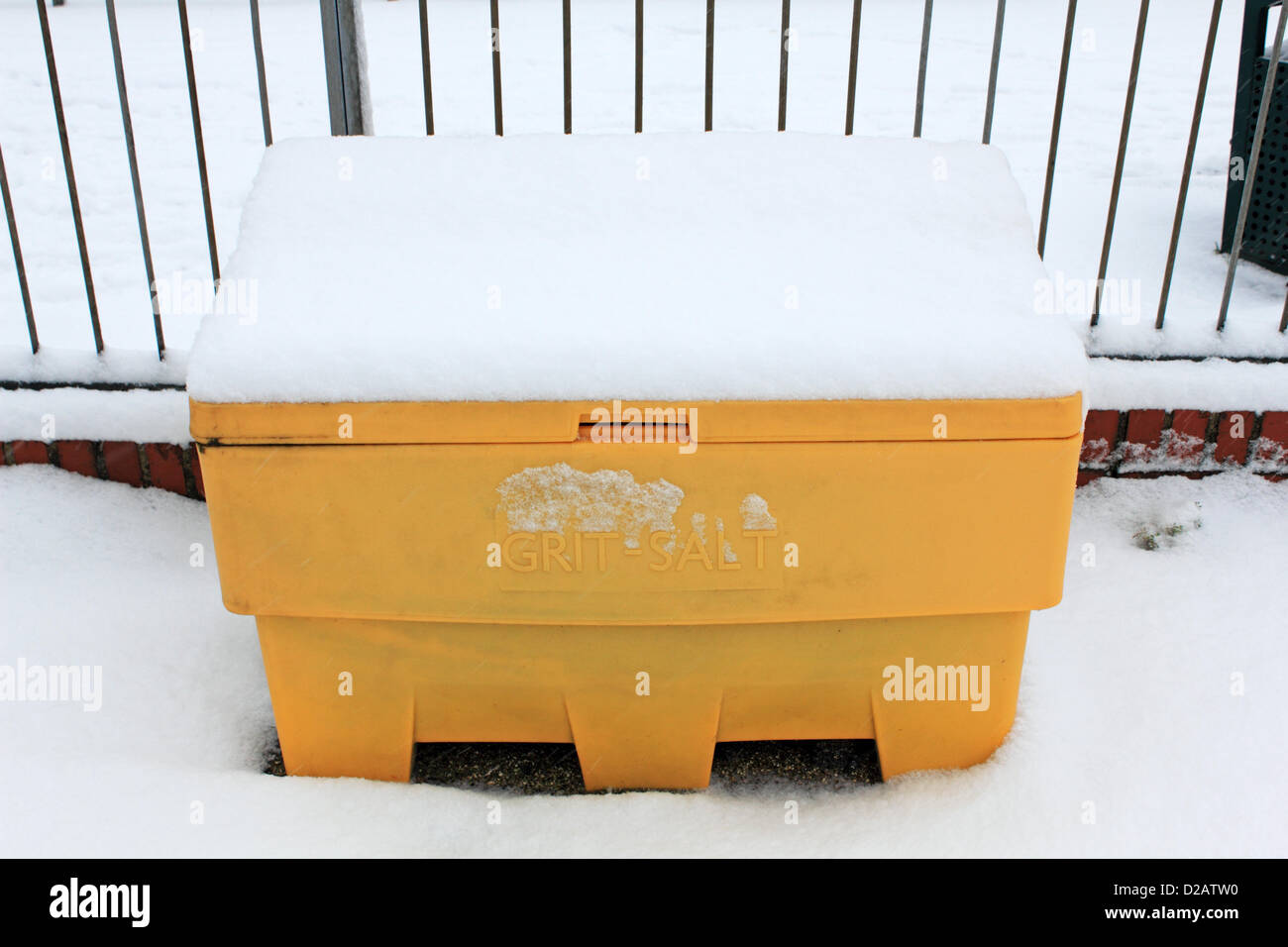 Grit salt box hi-res stock photography and images - Alamy