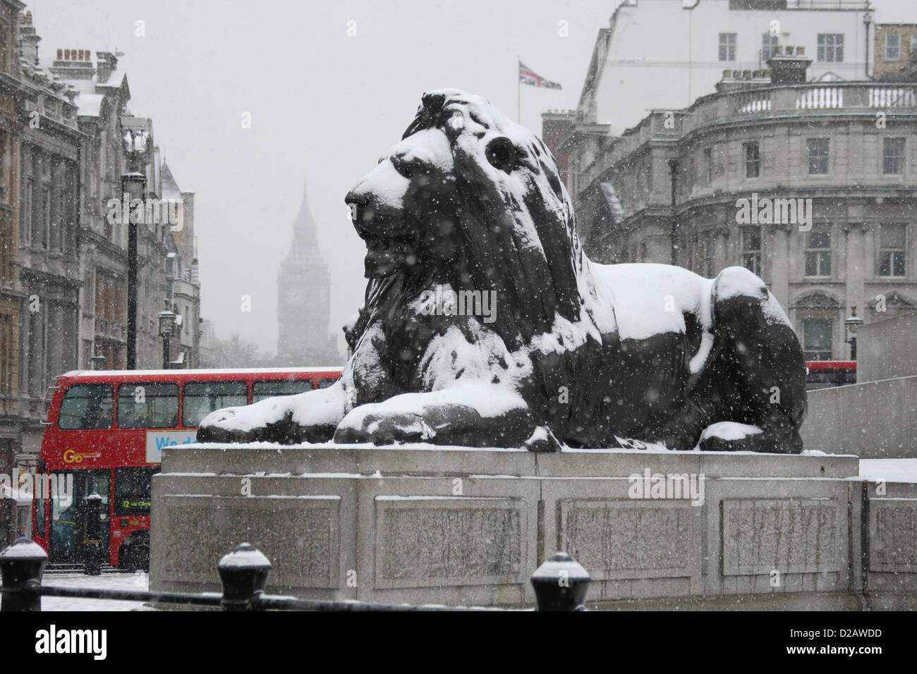 LION STATUE IN THE SNOW & BIG BEN GENERAL SNOW VIEWS AROUND LONDON ...