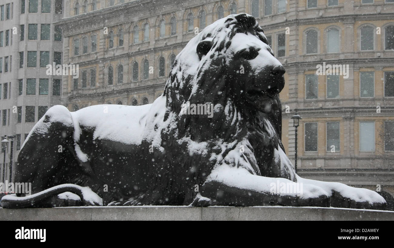 LION STATUE IN THE SNOW GENERAL SNOW VIEWS AROUND LONDON LONDON ENGLAND ...