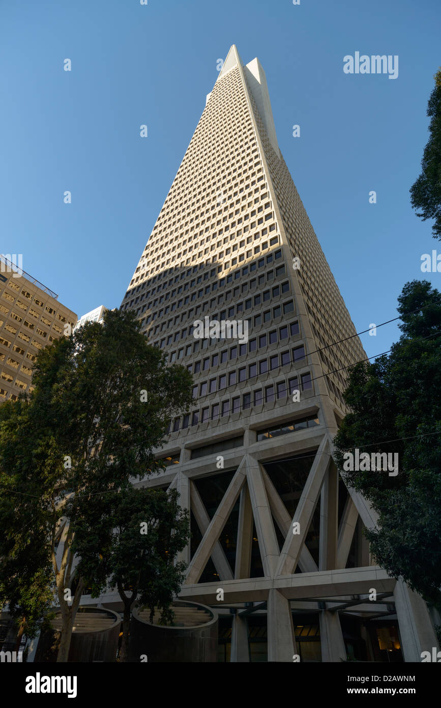 San francisco transamerica building hi-res stock photography and images ...