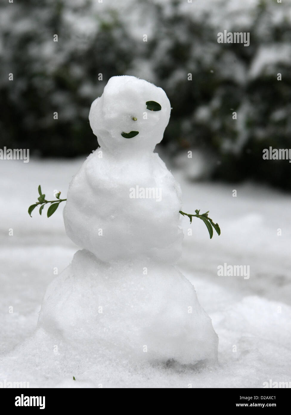 SMALL SNOWMAN LEICESTER IN SQUARE GENERAL SNOW VIEWS AROUND LONDON ...