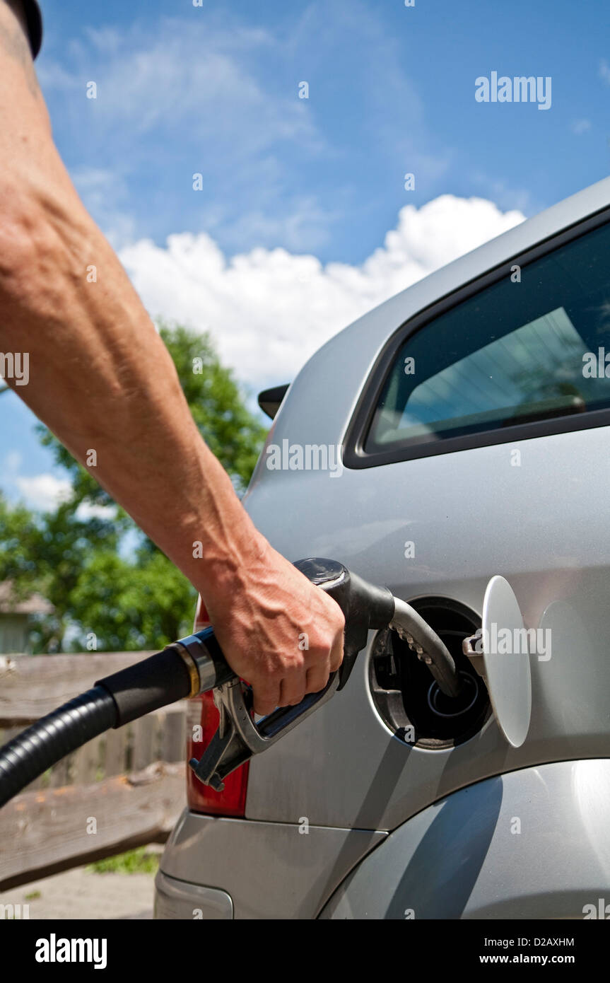 Petrol tanker at service station hi-res stock photography and images ...