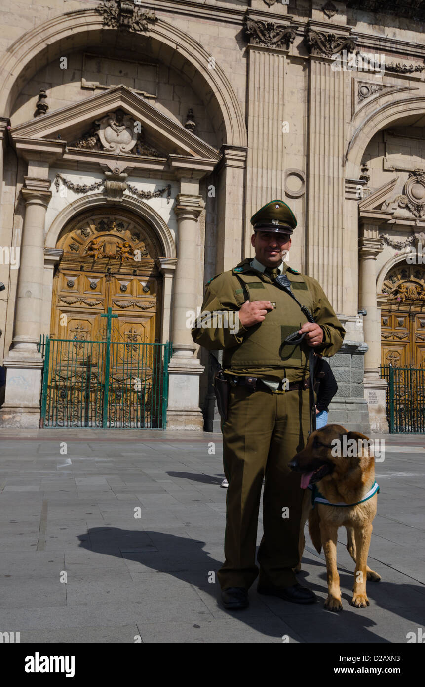 Police Officer on Plaza de Armas willing to have his photo taken ...