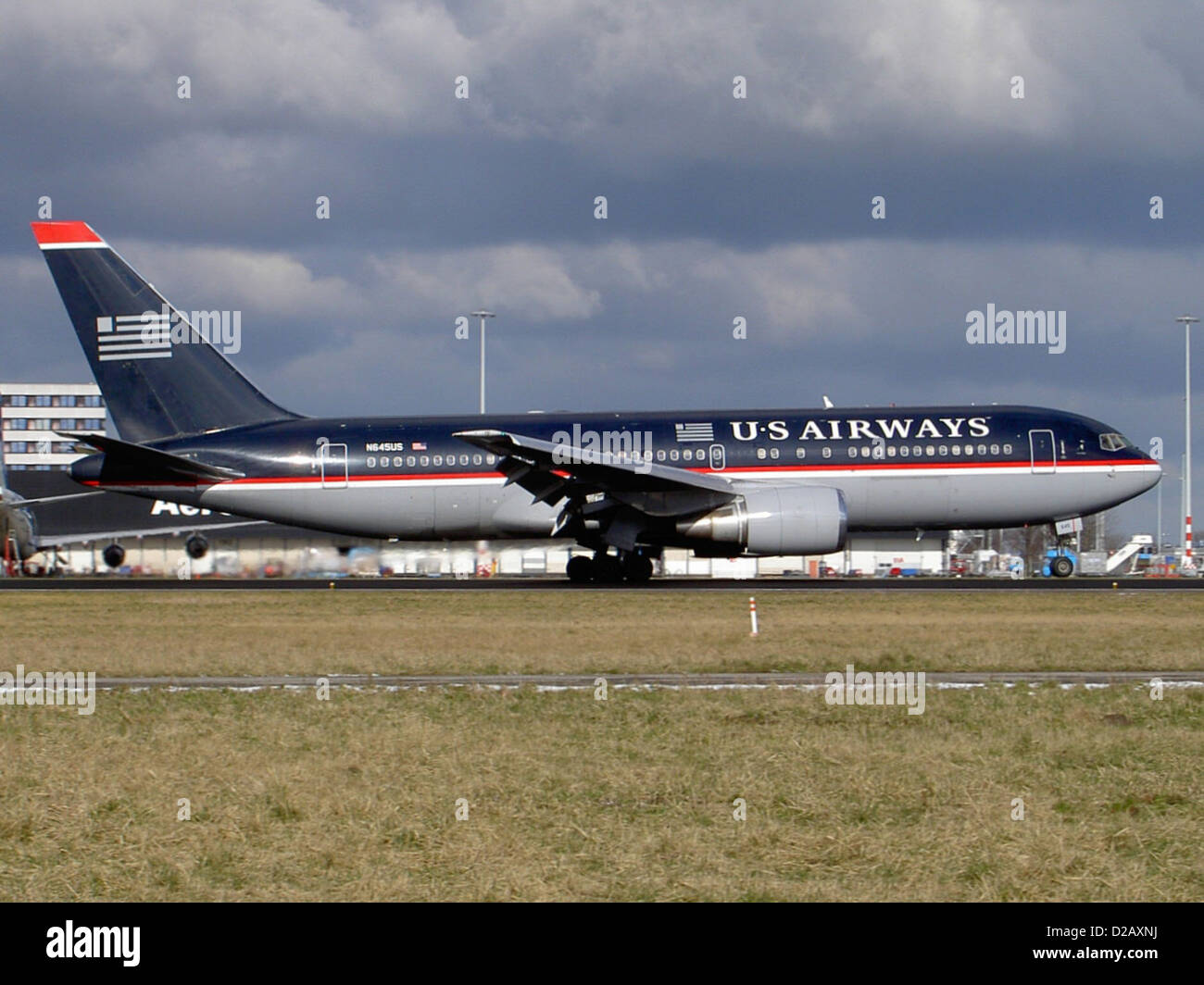 N656US is a Boeing 767-2B7(ER) operated by US Airways, seen at ...