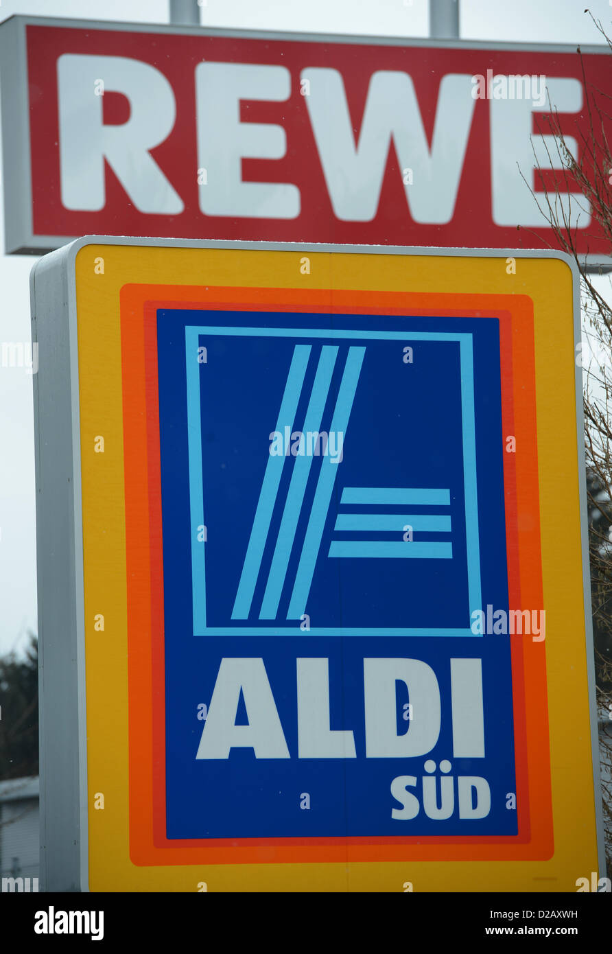 The two sgins display the logos of German discounter ALDI SÜD (bottom ...