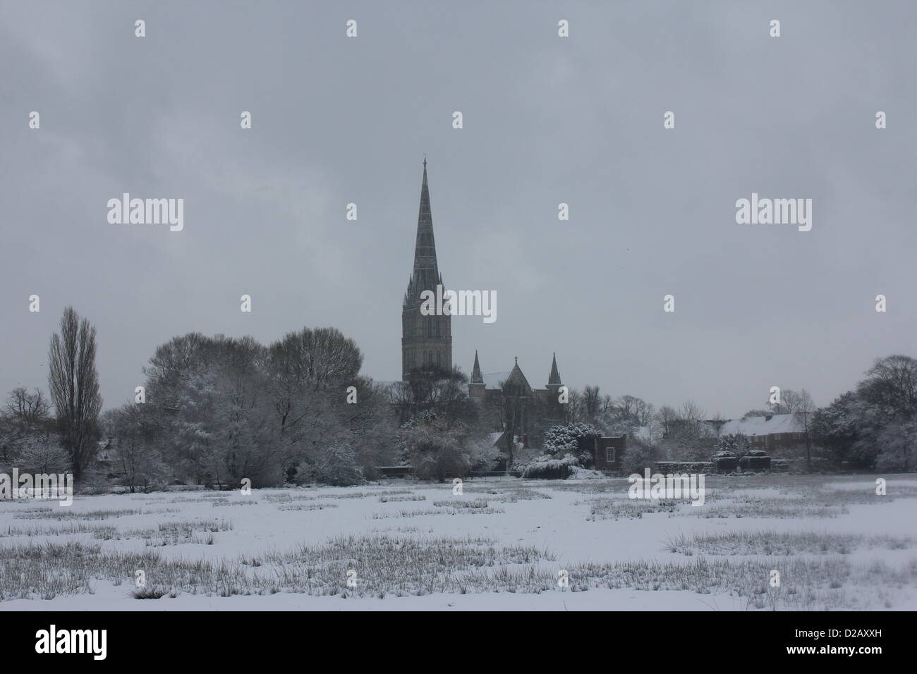 Salisbury cathedral snow hi-res stock photography and images - Alamy