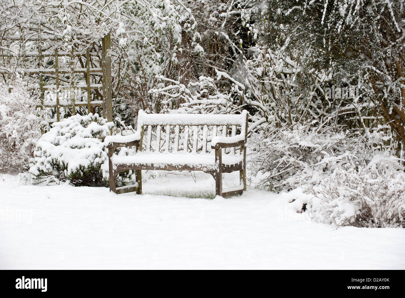 Snow covered garden seat hi-res stock photography and images - Alamy