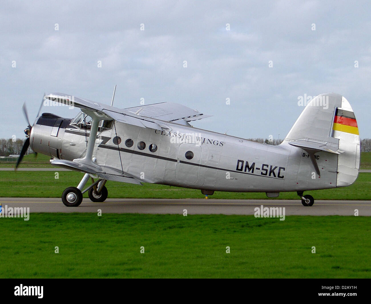 Single engine airplane take off hi-res stock photography and images - Alamy