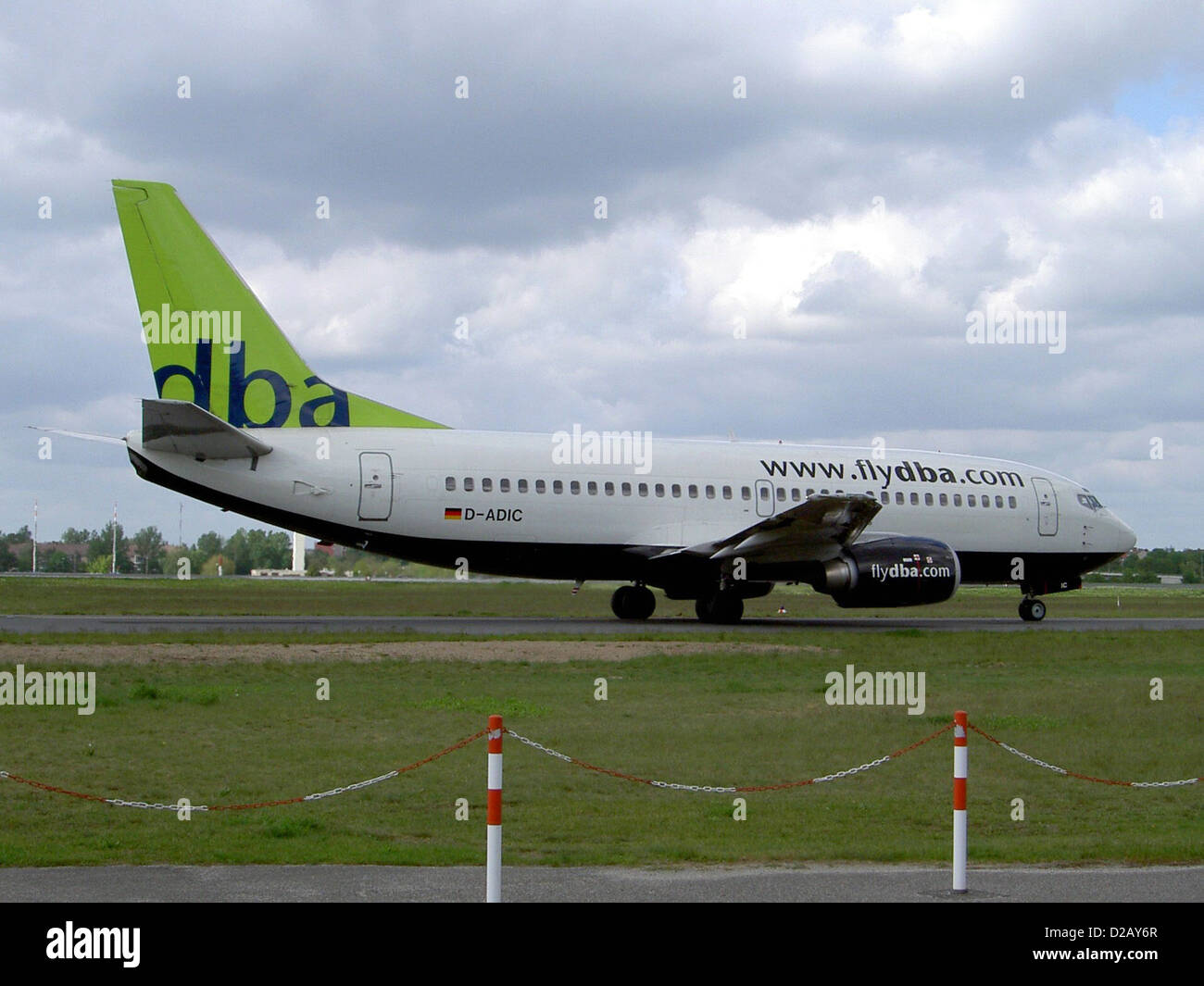 Boeing 737 aircraft wing flaps hi-res stock photography and images - Alamy