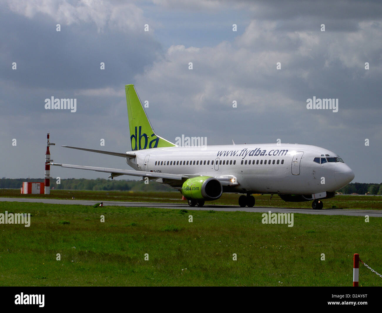 Boeing 737 aircraft wing flaps hi-res stock photography and images - Alamy