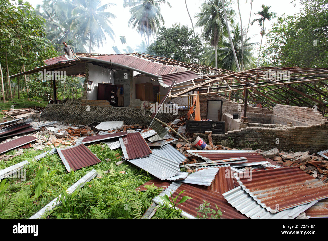 House destroyed earthquake hi-res stock photography and images - Alamy