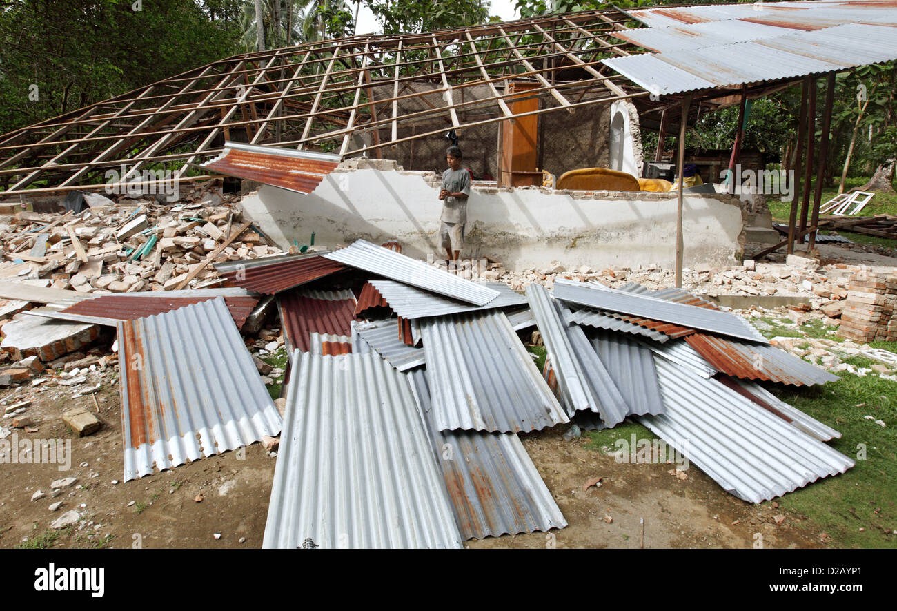 House destroyed earthquake hi-res stock photography and images - Alamy