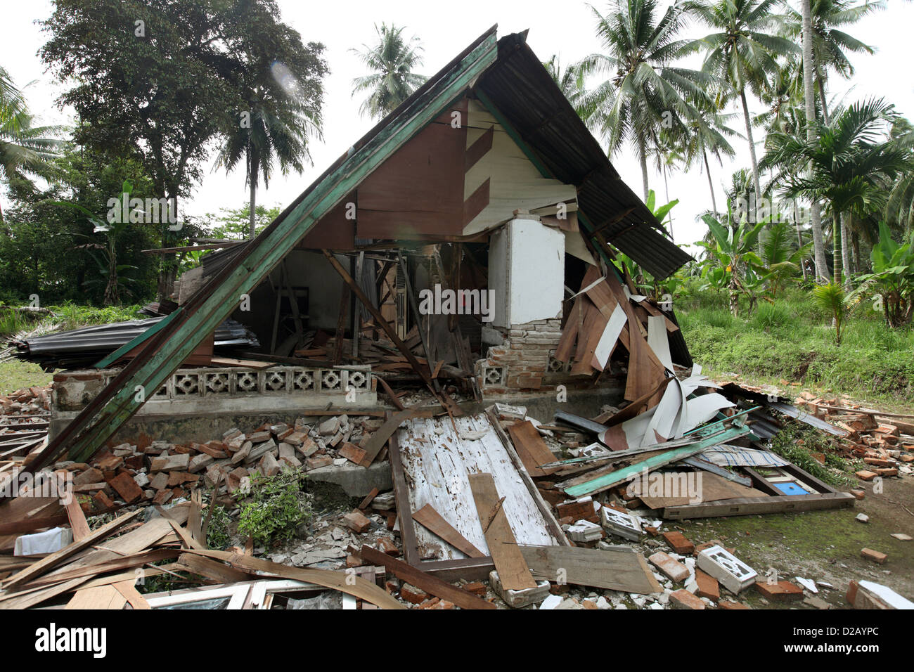 House destroyed by earthquake hi-res stock photography and images - Alamy