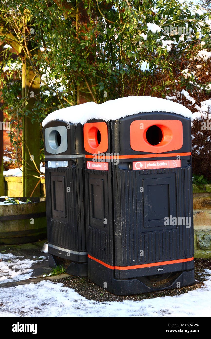 Bins snow hi-res stock photography and images - Alamy