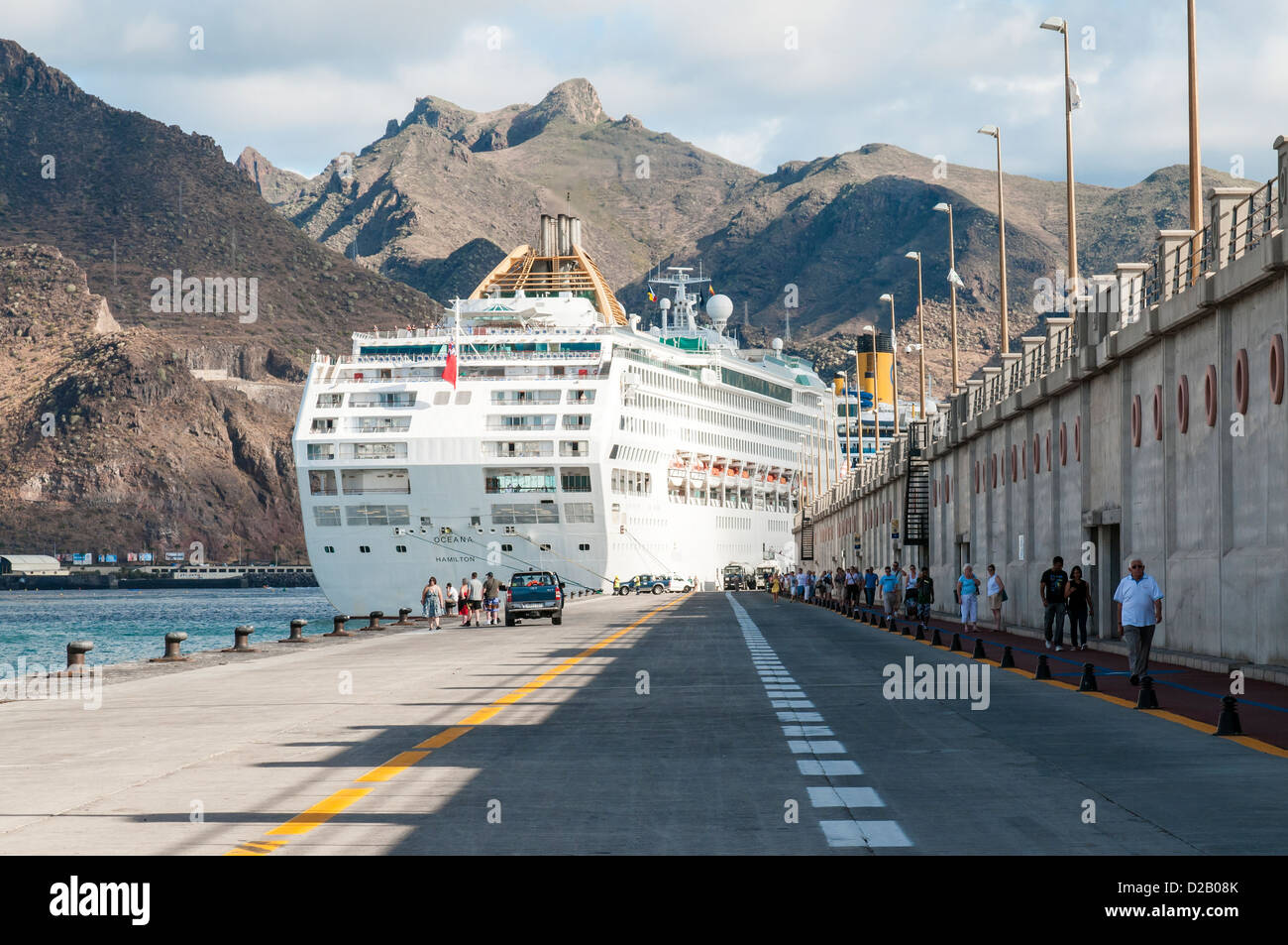 Tenerife cruise port hi-res stock photography and images - Alamy