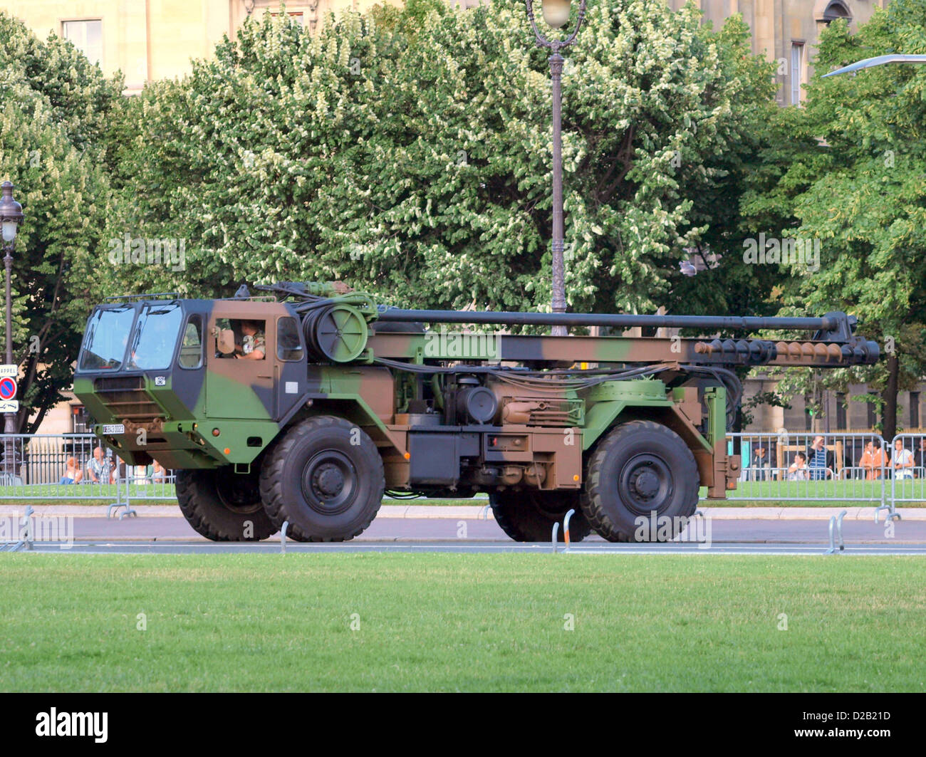 The French army's military parade on the Champs-Élysées in Paris ...