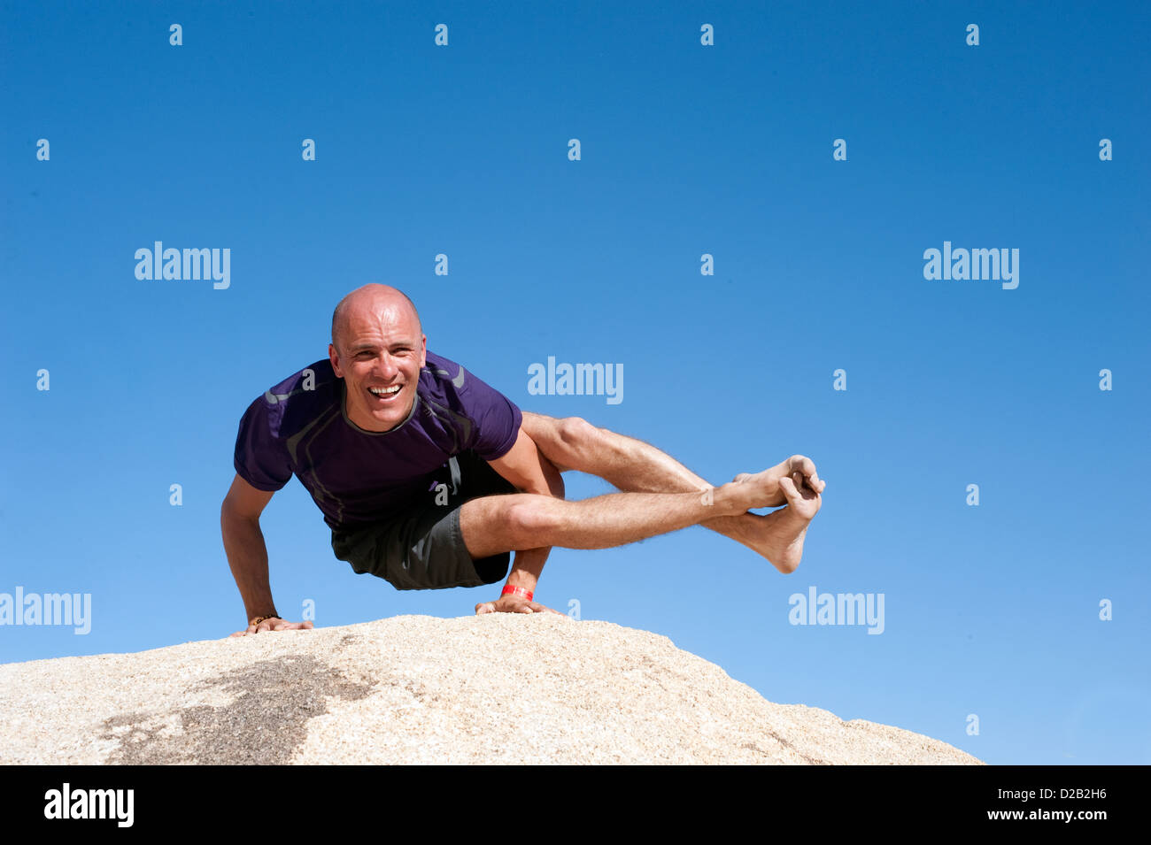 Man poses fitness hi-res stock photography and images - Alamy
