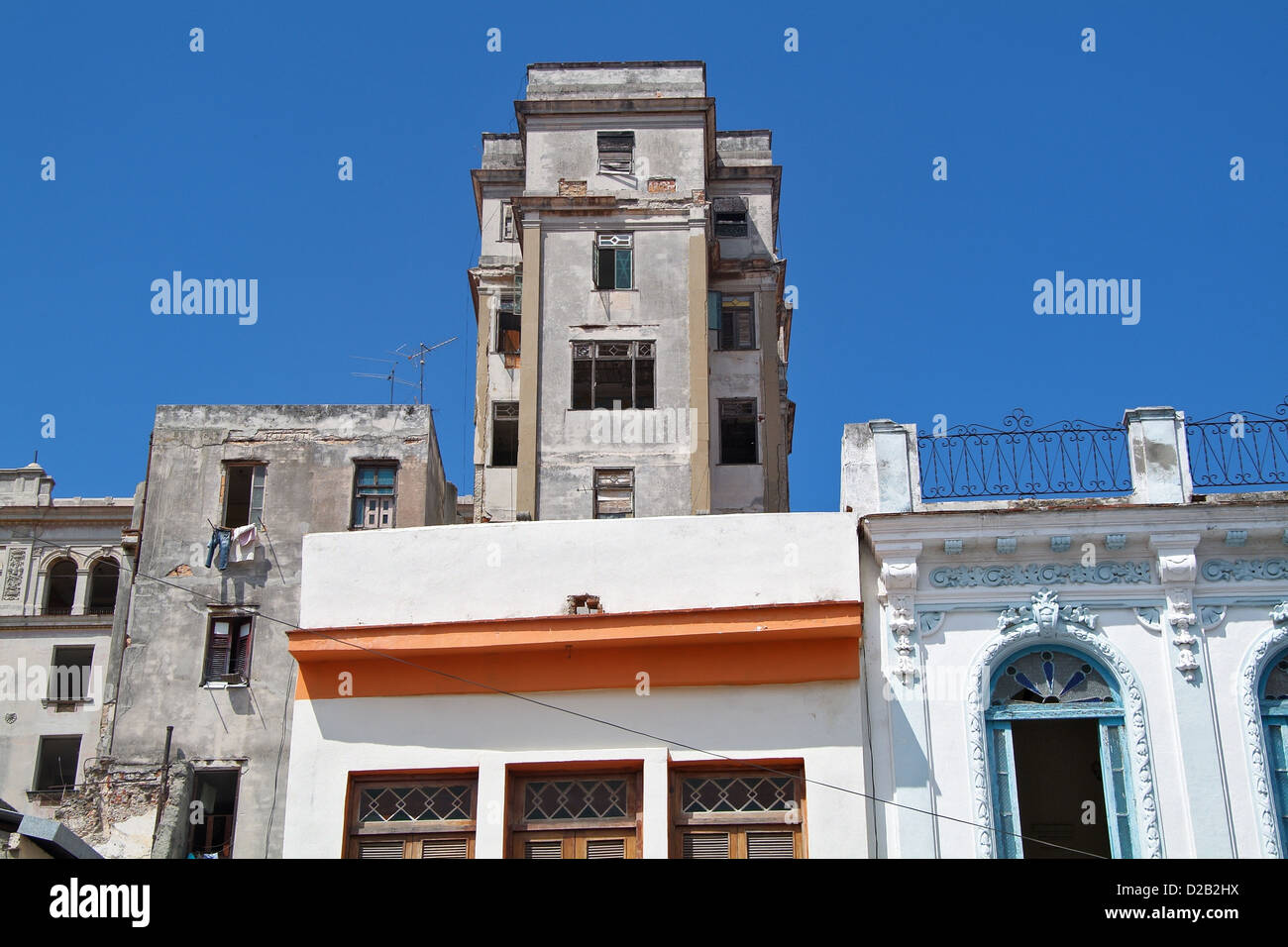 Old buildings in havana hi-res stock photography and images - Alamy