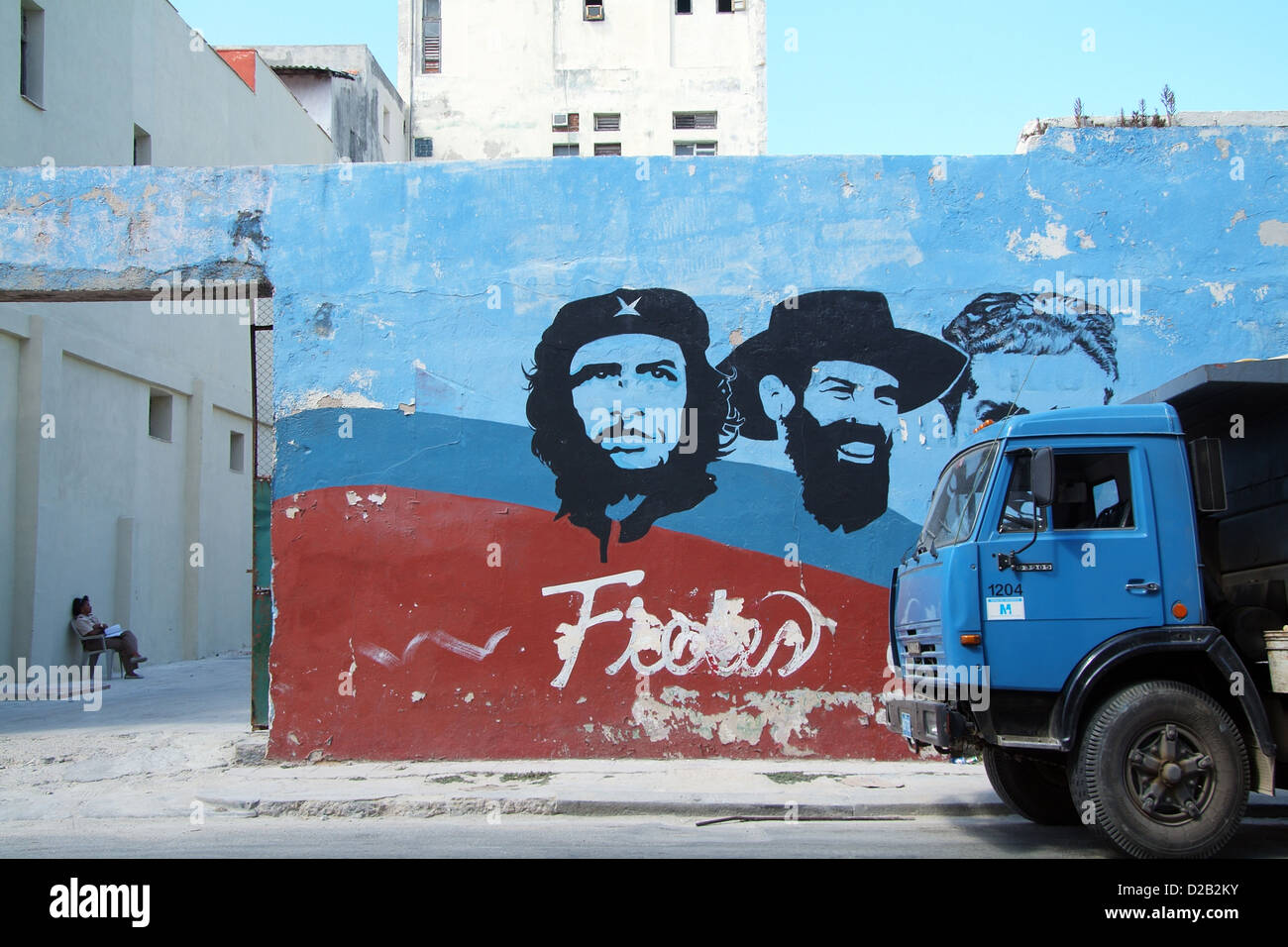 Havana, Cuba, the portraits of Che Guevara and Raul Castro on a house ...
