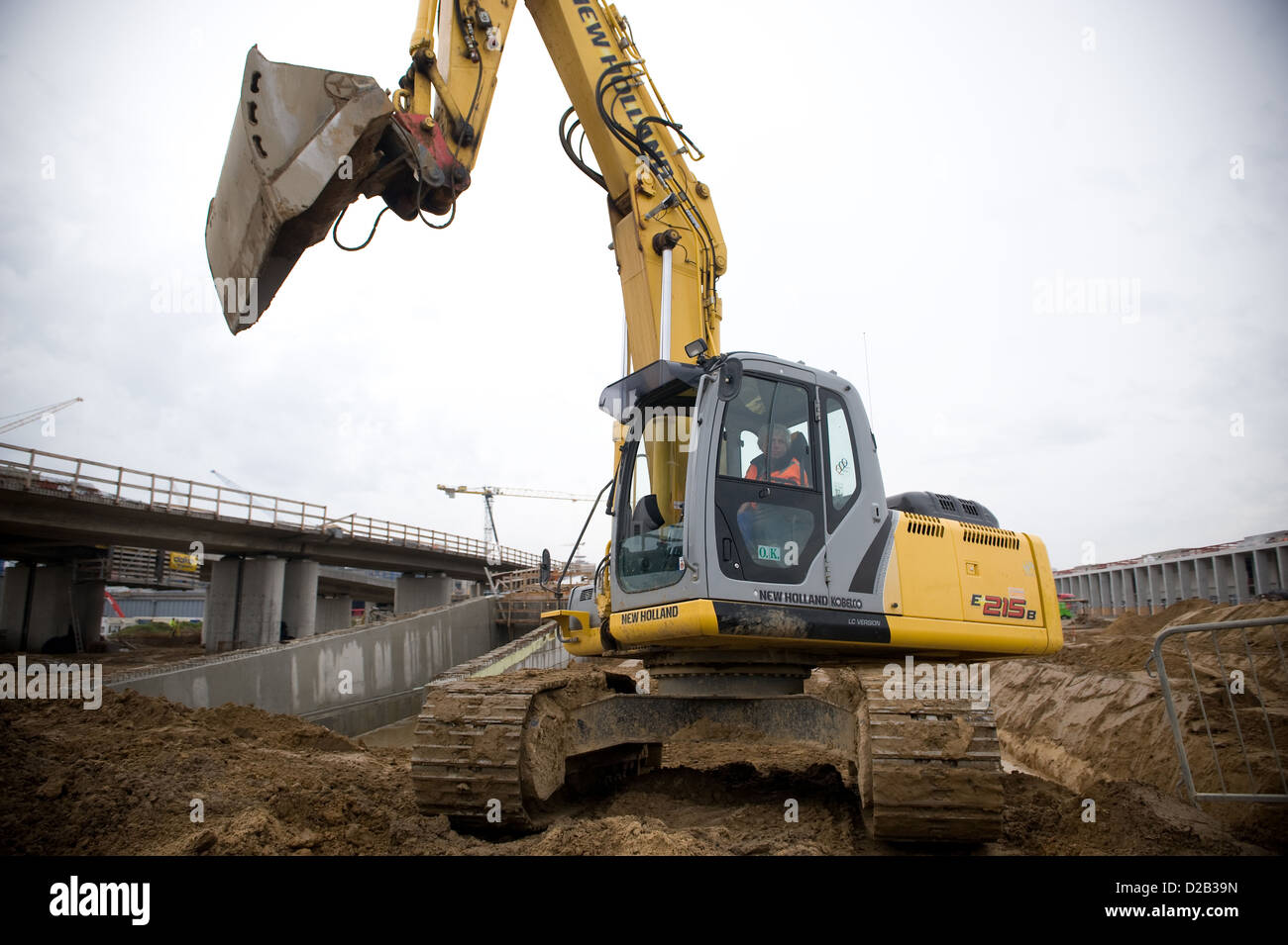 Berlin excavator construction site hi-res stock photography and images ...
