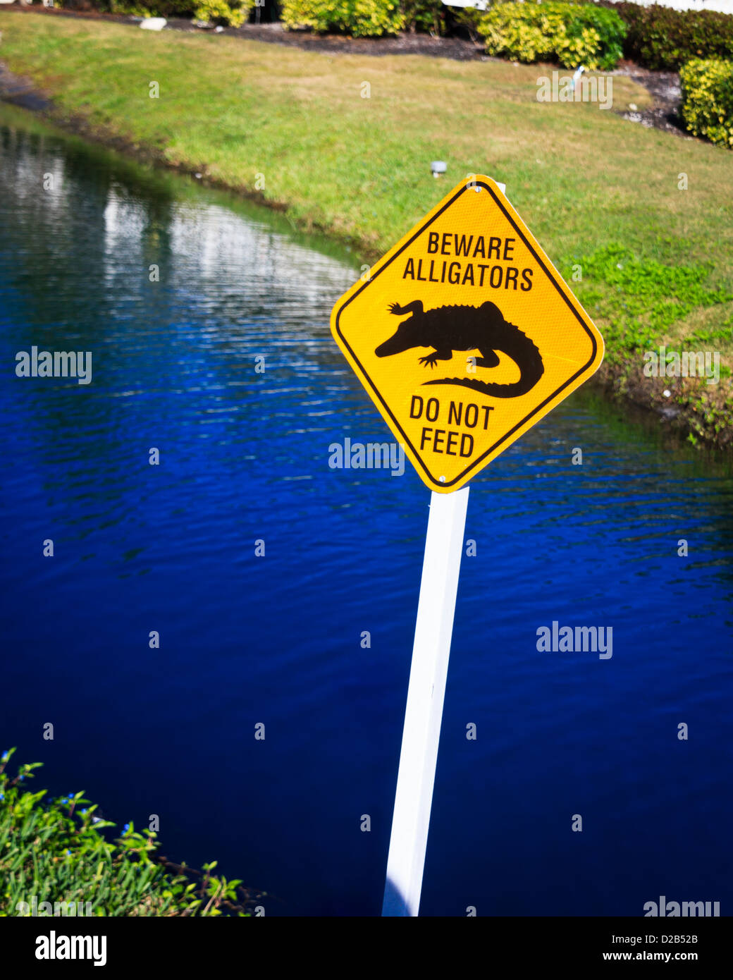 Alligator warning sign hi-res stock photography and images - Alamy
