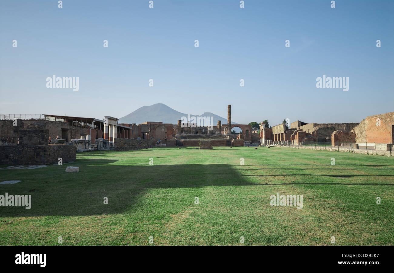 Mt. Vesuvius from Pompeii Stock Photo - Alamy