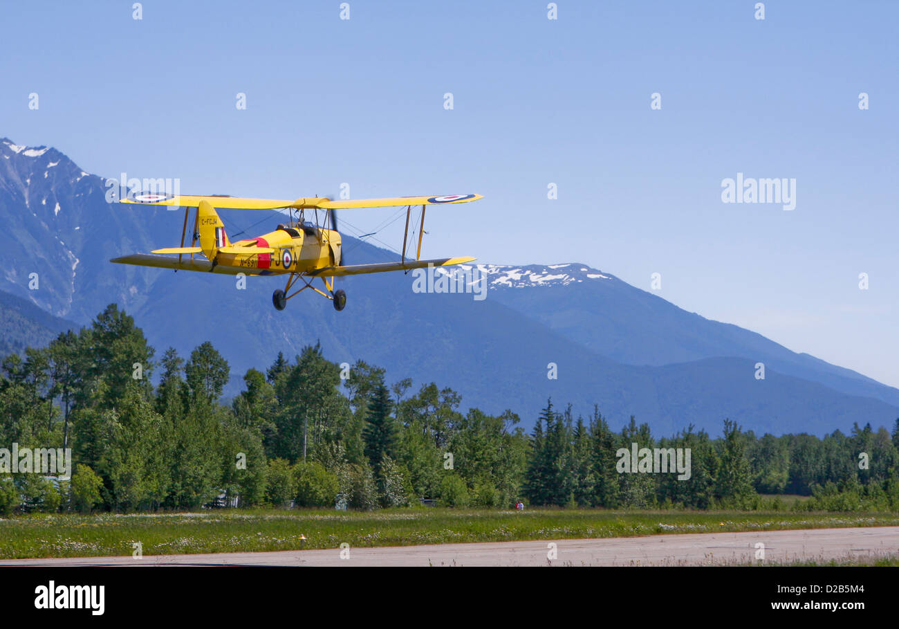 Flying tiger airplane hi-res stock photography and images - Alamy