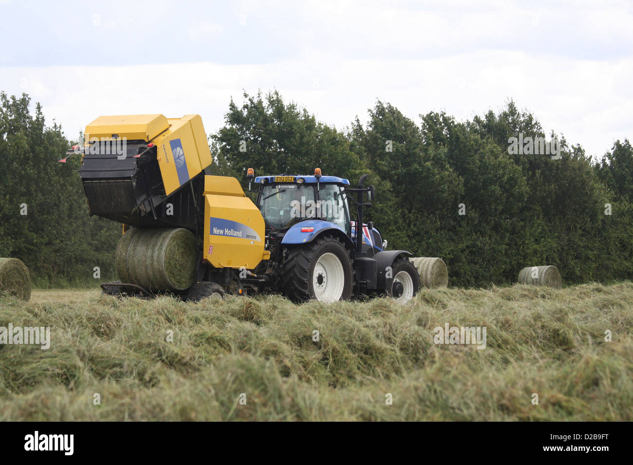 Hay making in farm field hi-res stock photography and images - Alamy