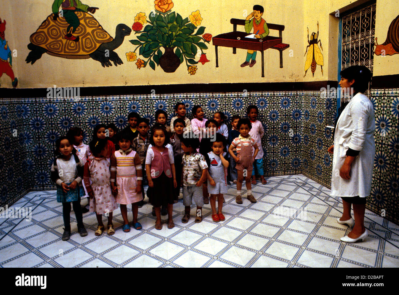 Morocco moroccan school children hi-res stock photography and images ...