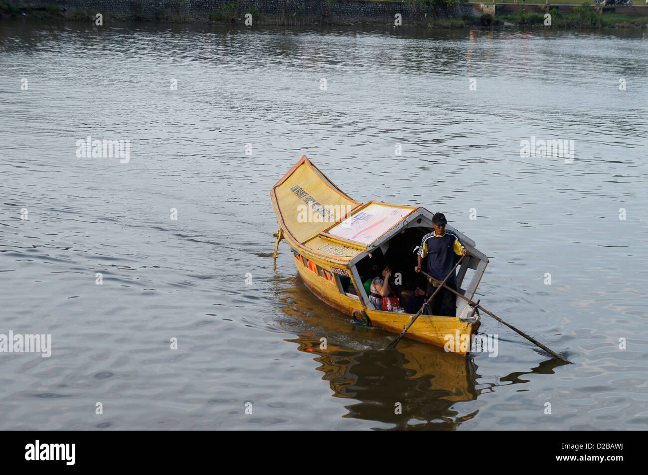 Sampan boat hi-res stock photography and images - Alamy